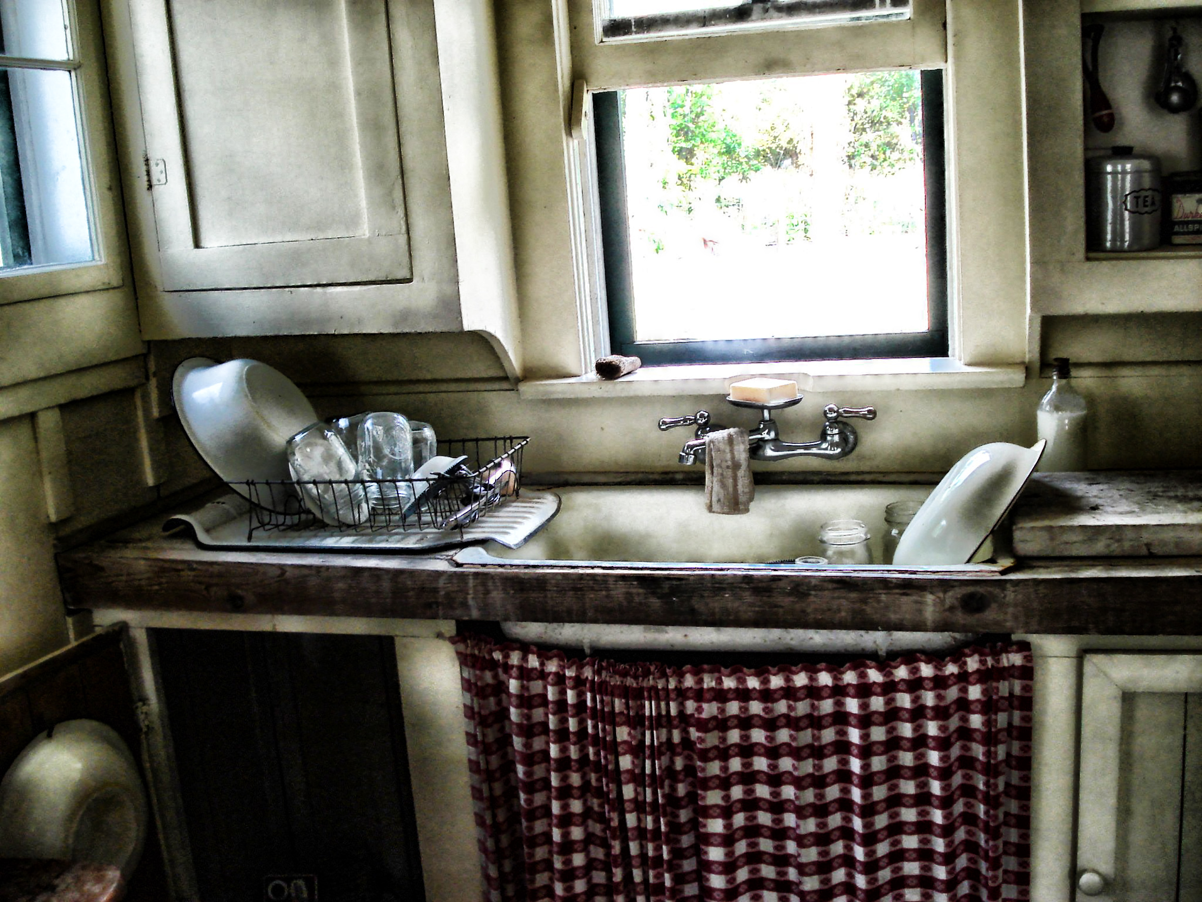 Muses: Cross Creek and Marjorie Kinnan Rawlings – CYNTHIA D. BERTELSEN